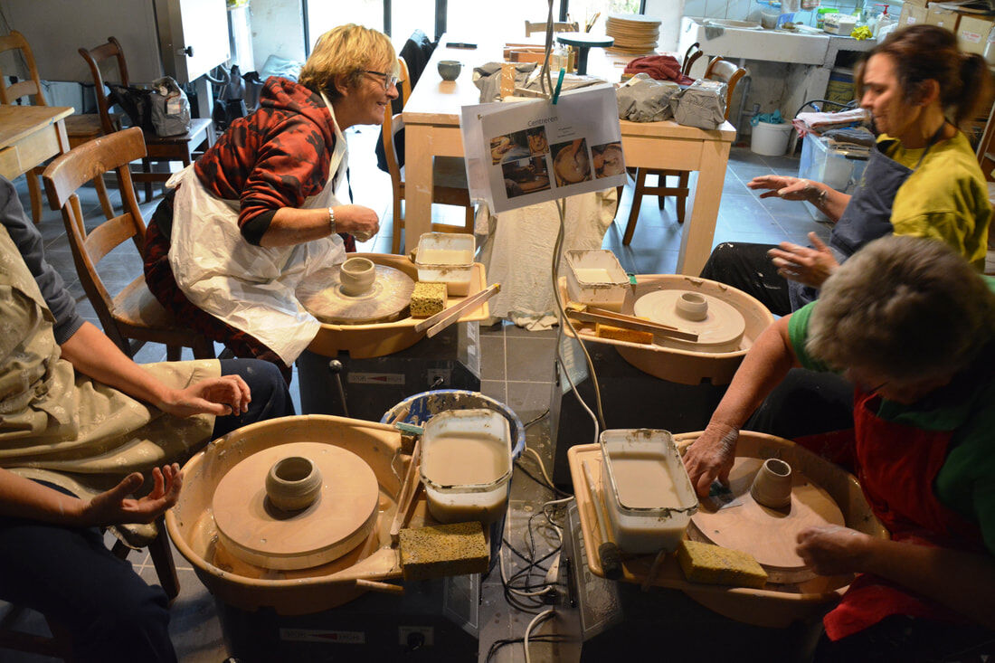 Keramiek workshop op maat, arrangementen, pottenbakken, potten draaien ...