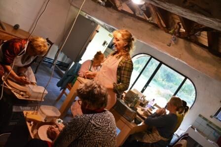Keramiek workshop op maat, arrangementen, pottenbakken, potten draaien ...